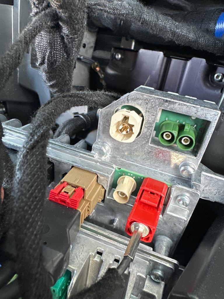 12 inch Uconnect 5 part list help | Ram Heavy Duty Forum