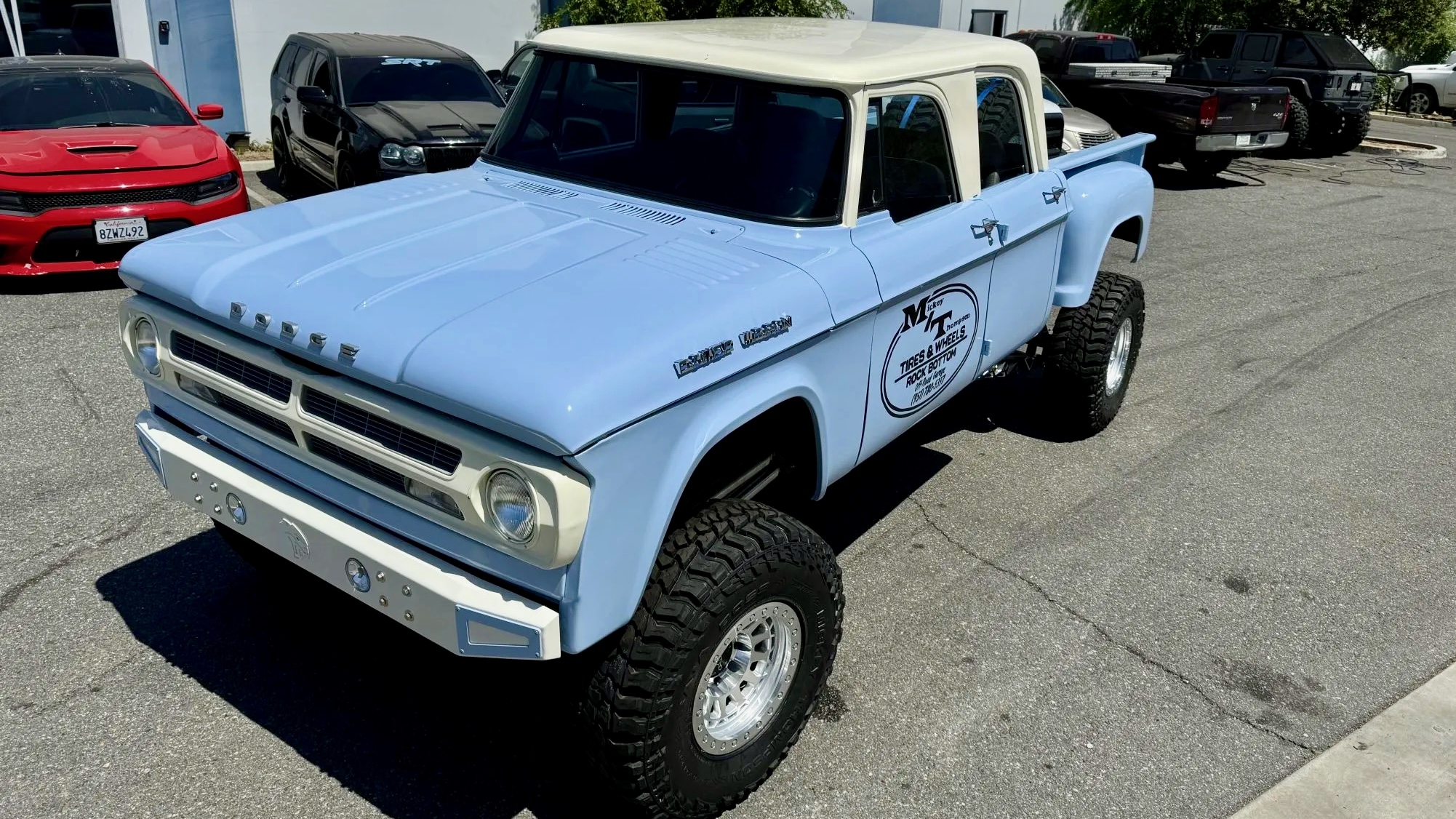HELLCAT Redeye-Powered 1968 Dodge W200 Is Up For Grabs - HD Rams