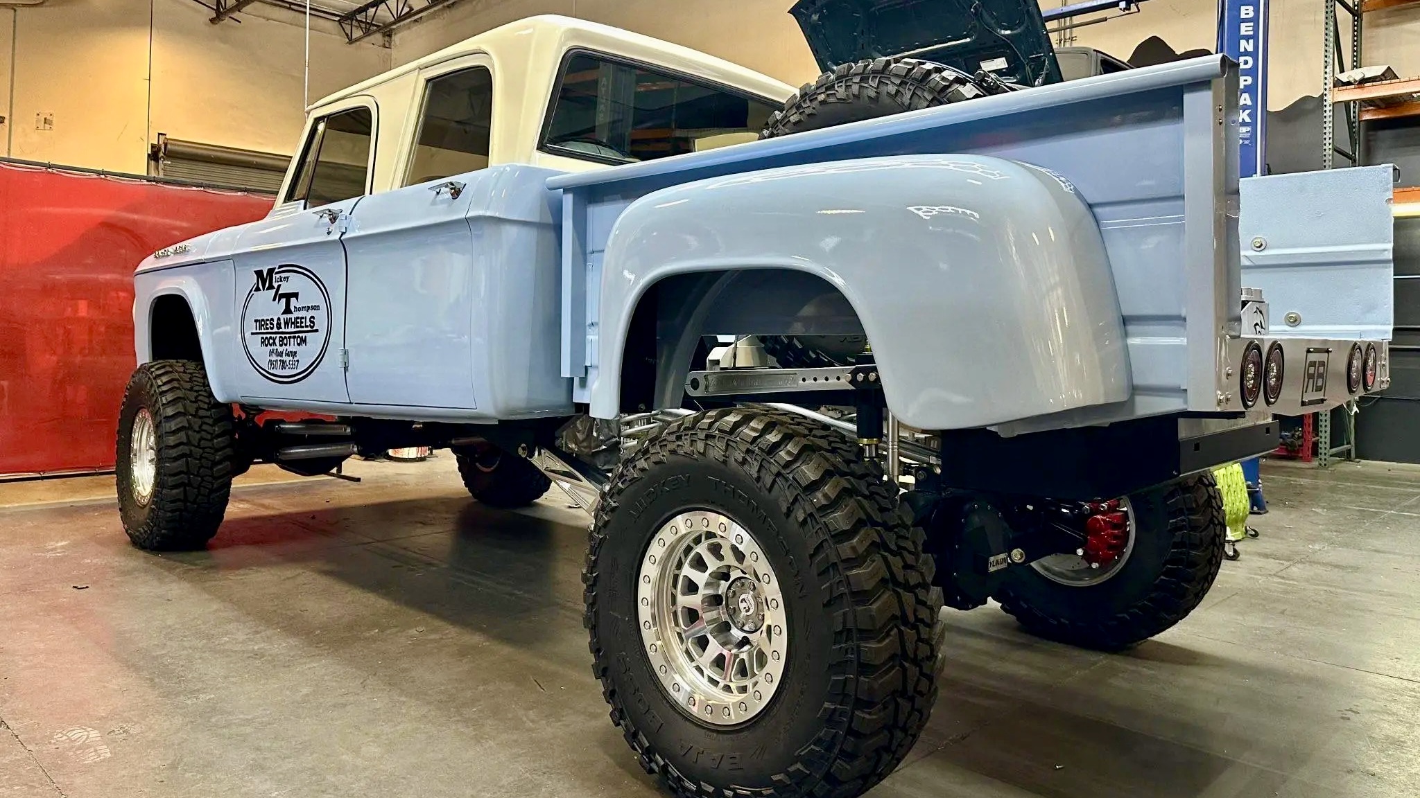 HELLCAT Redeye-Powered 1968 Dodge W200 Is Up For Grabs - HD Rams