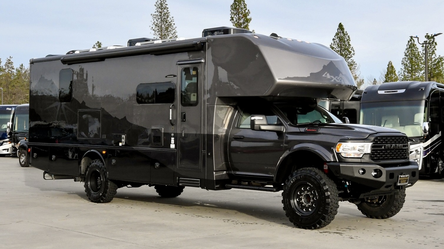 Meet The 2025 Dynamax Isata 5 30FW EXTREME - HD Rams